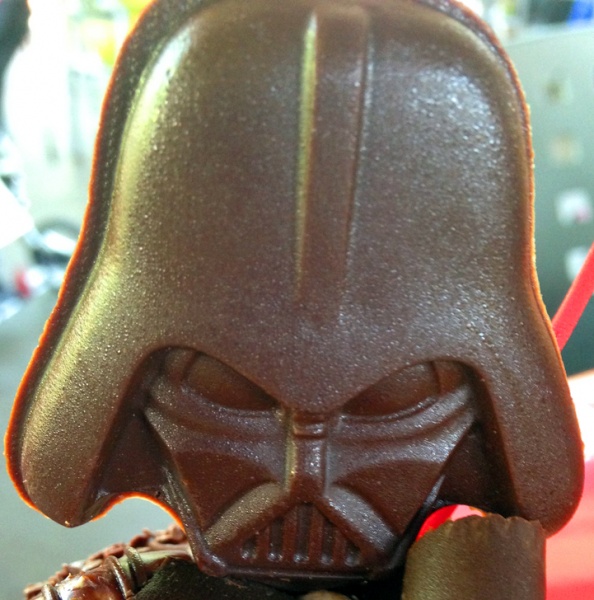 Foodie Friday: Star Wars Weekends Snack-The Darth Vader Cupcake