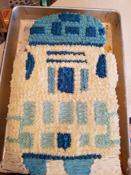 How to Make a R2D2 Cake