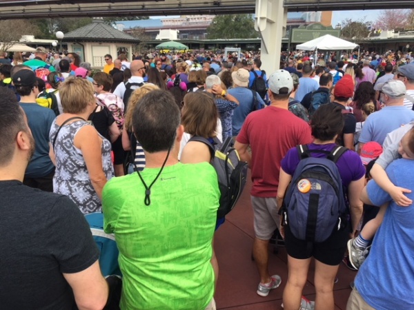 Things to Do While Waiting in Lines at Disney Theme Parks