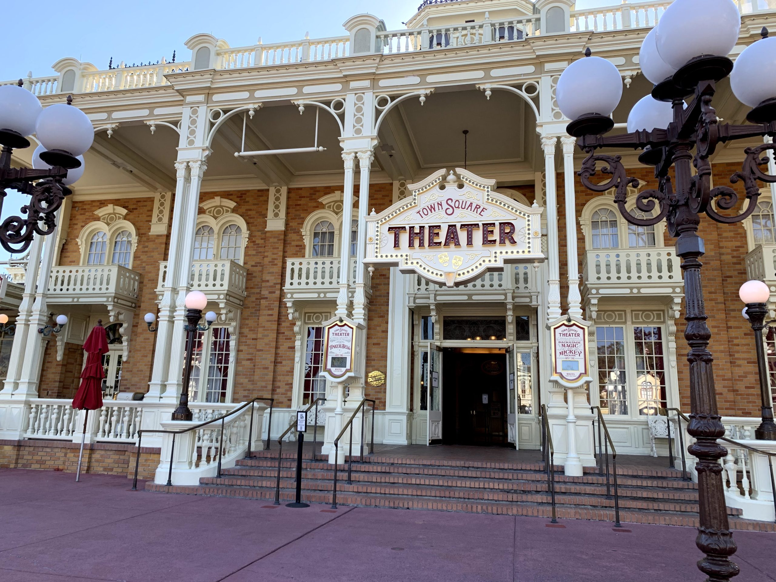 Town Square Theater Disney Preview: Town Square Theater Disney